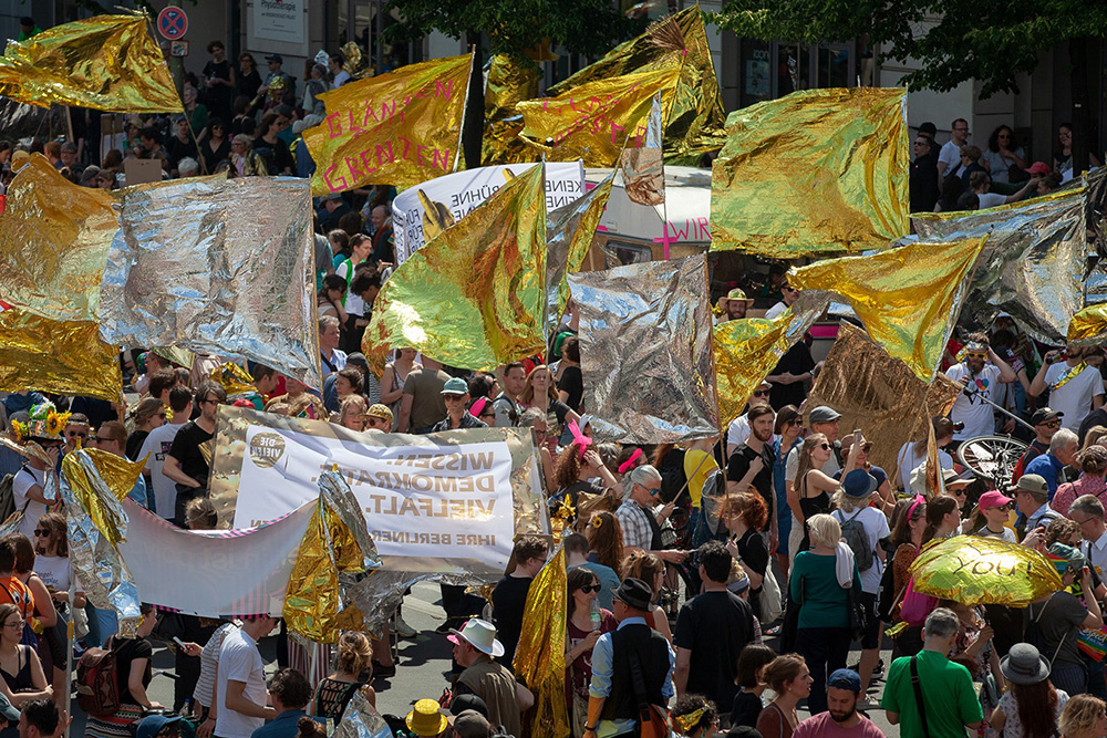 DIE VIELEN ° We Are Many – The Art of Assembly